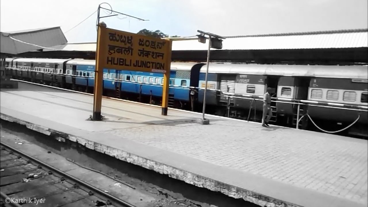 Chalukya Express Arrives Hubli Junction. - YouTube