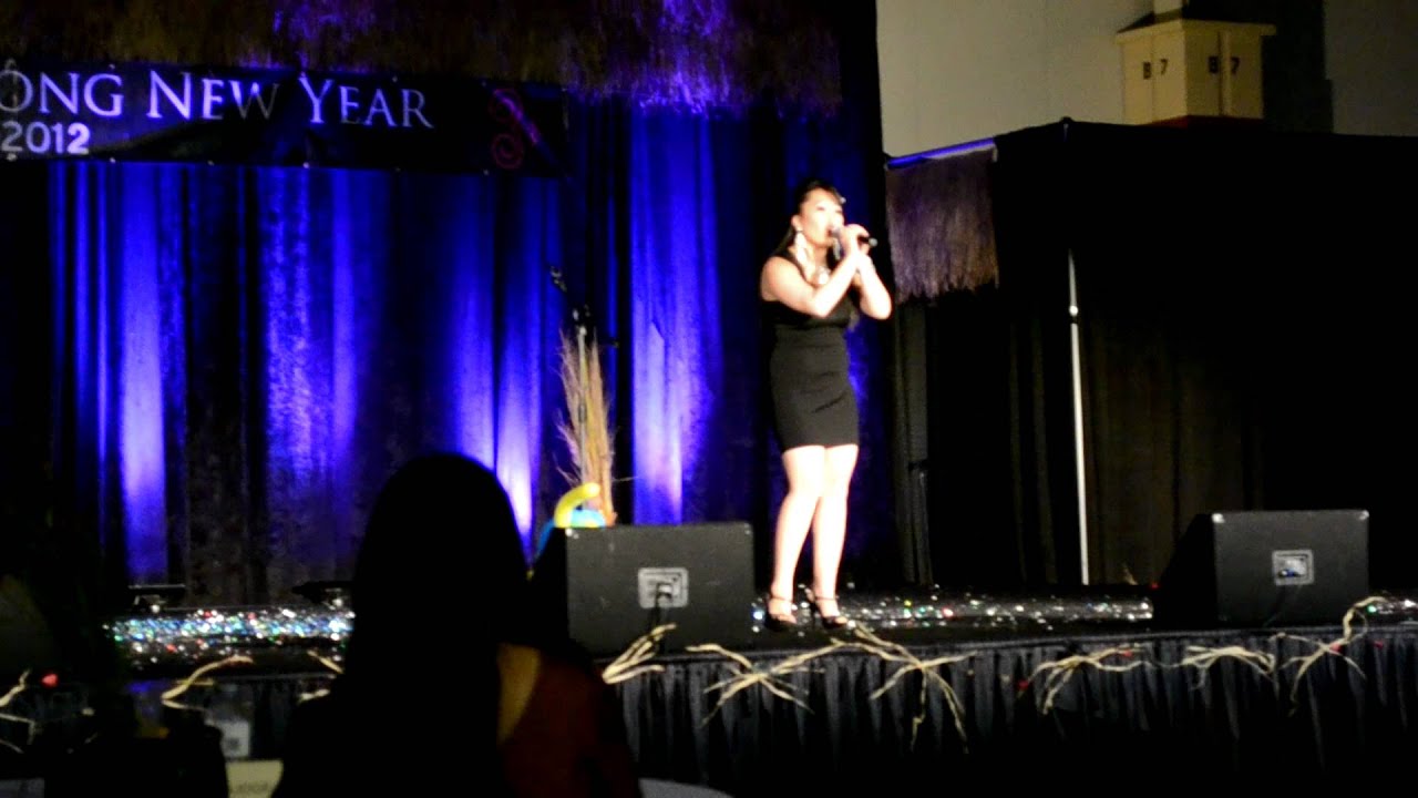 Alyssa Xiong - 2012 Milwaukee Hmong singing contest - YouTube