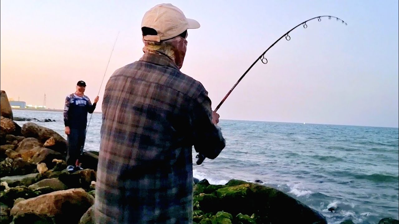Kuwait fishing!! Shore fishing 2025 / shore Jigging - YouTube