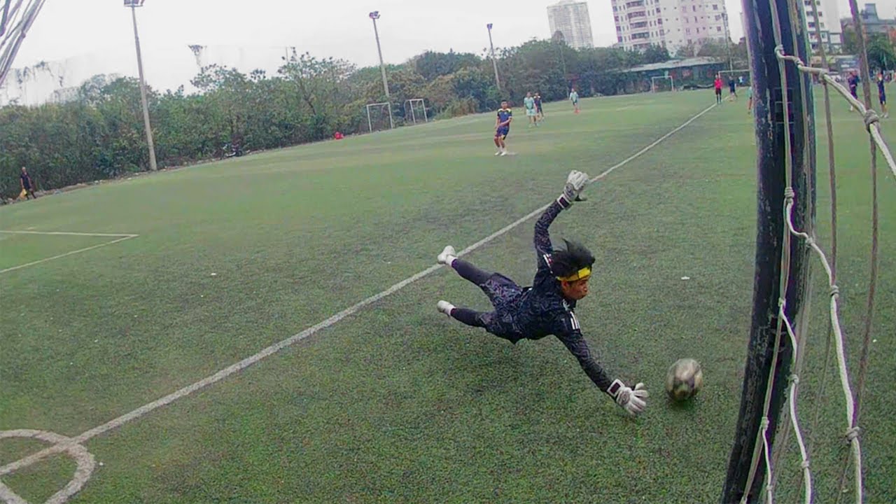 Thủ môn bị ngợp do vòng cấm quá nhỏ, bạn thích vòng cấm kích thước ...