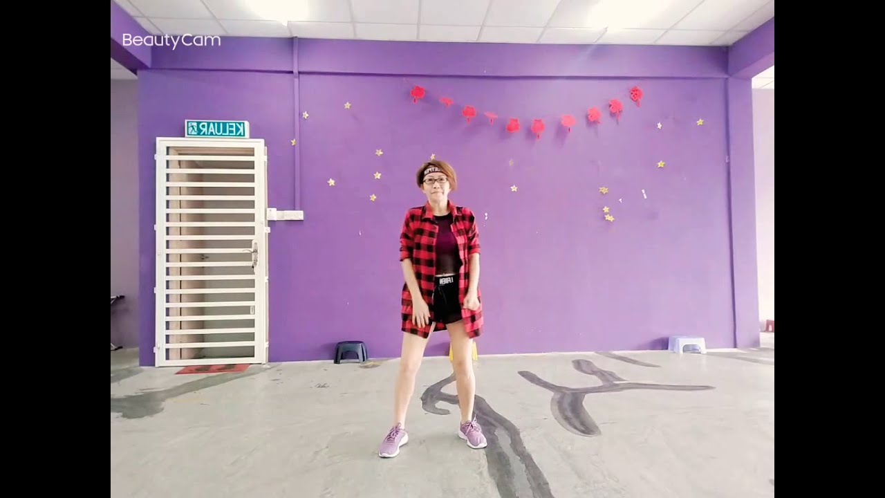 Material Girl by Hilary duff remix/fitness dance/sps dance studio - YouTube