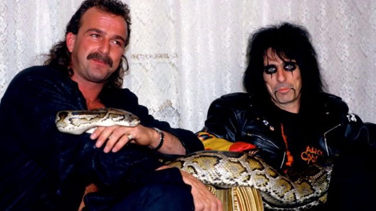 Alice Cooper Interview about Career & WrestleMania 3 on SiriusXM - YouTube