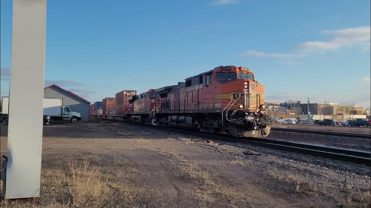 BNSF WB STACK TRAIN ELK RIVER MN - YouTube