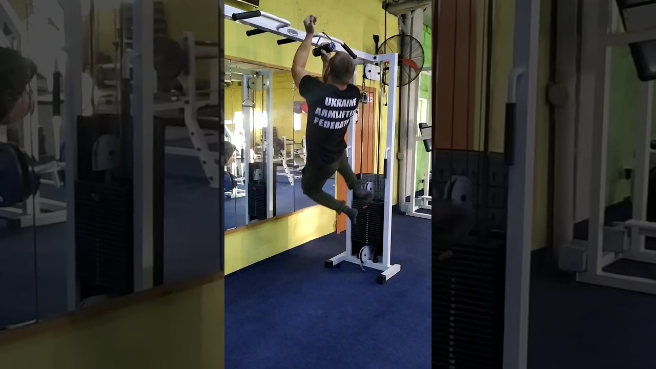 one arm rolling thunder pull-ups - YouTube