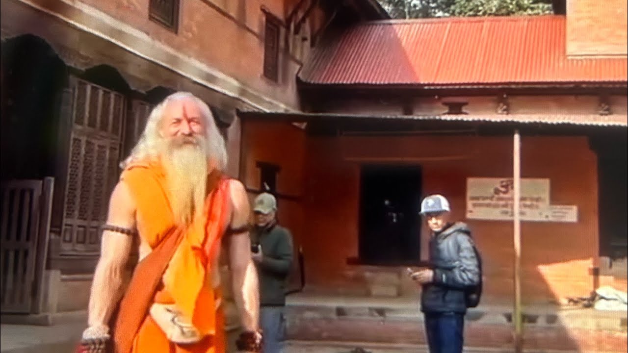 #mahakumbh2025 #ATMA PREM GIRI / ALAXI : 7 FOOT RUSSIAN SADHU ,परशुराम व भीष्म के जैसा तेज उनमें ...