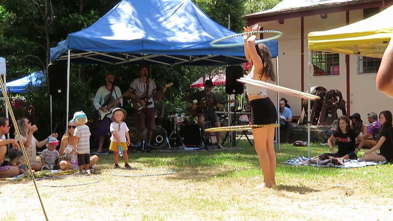Hula Hoop dancing at Uki markets - YouTube
