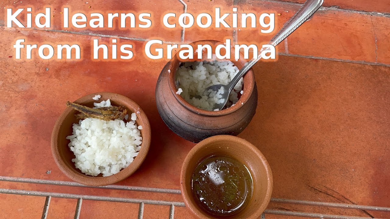 Kid making white rice in miniature clay pot - YouTube