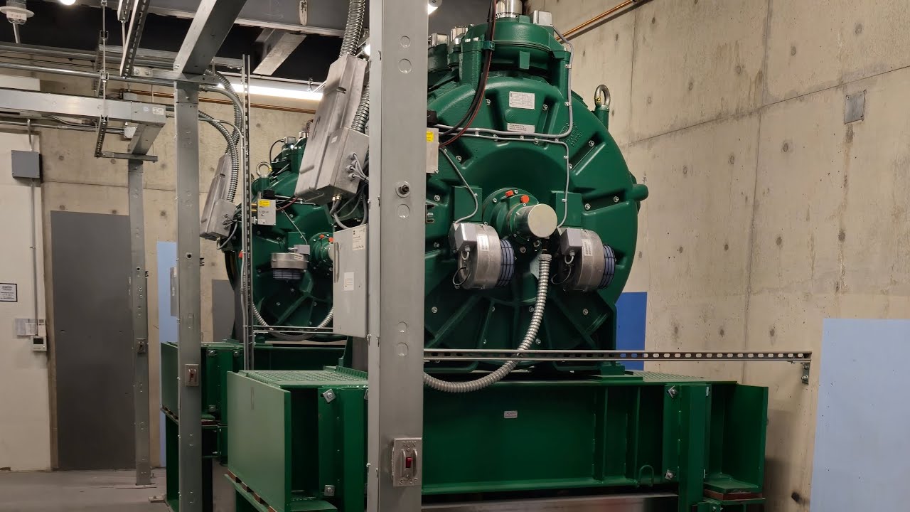 INCREDIBLE 1000FPM Kone MX40 Traction Elevator Machine Room - YouTube