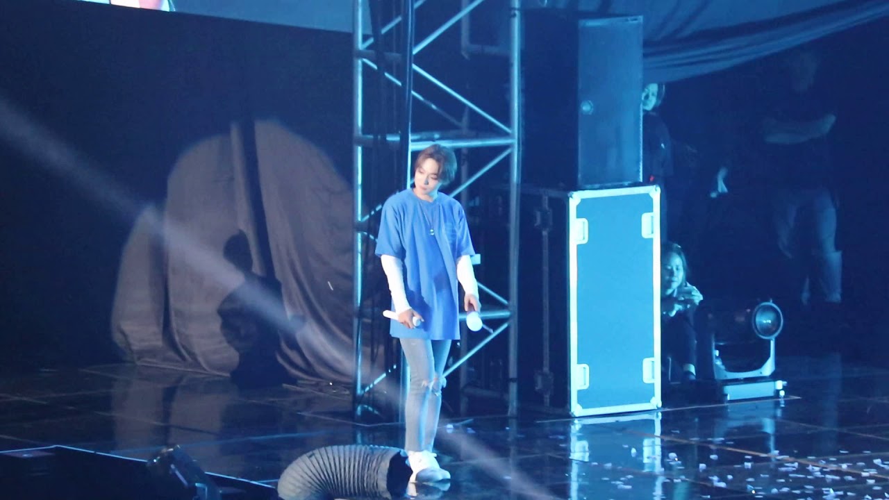 190629 WWIC2019 끼부리지마 - WINNER #김진우 #WINNER #JINU - YouTube