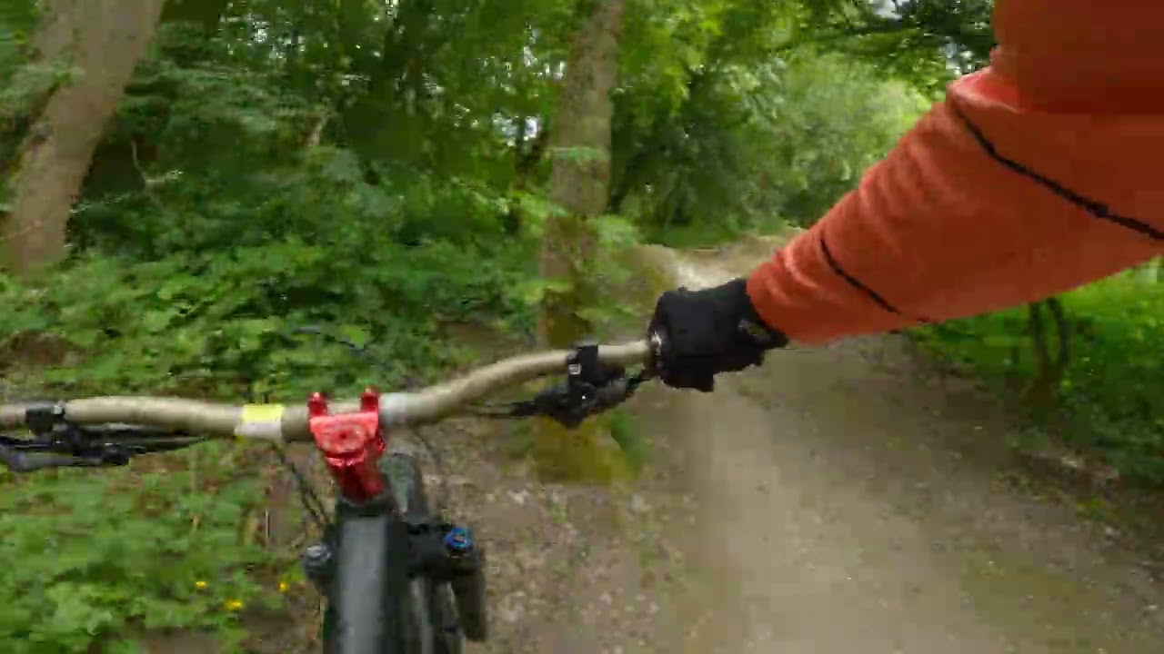 First attempts at jumping gaps @ Pimbo Bike Park - YouTube