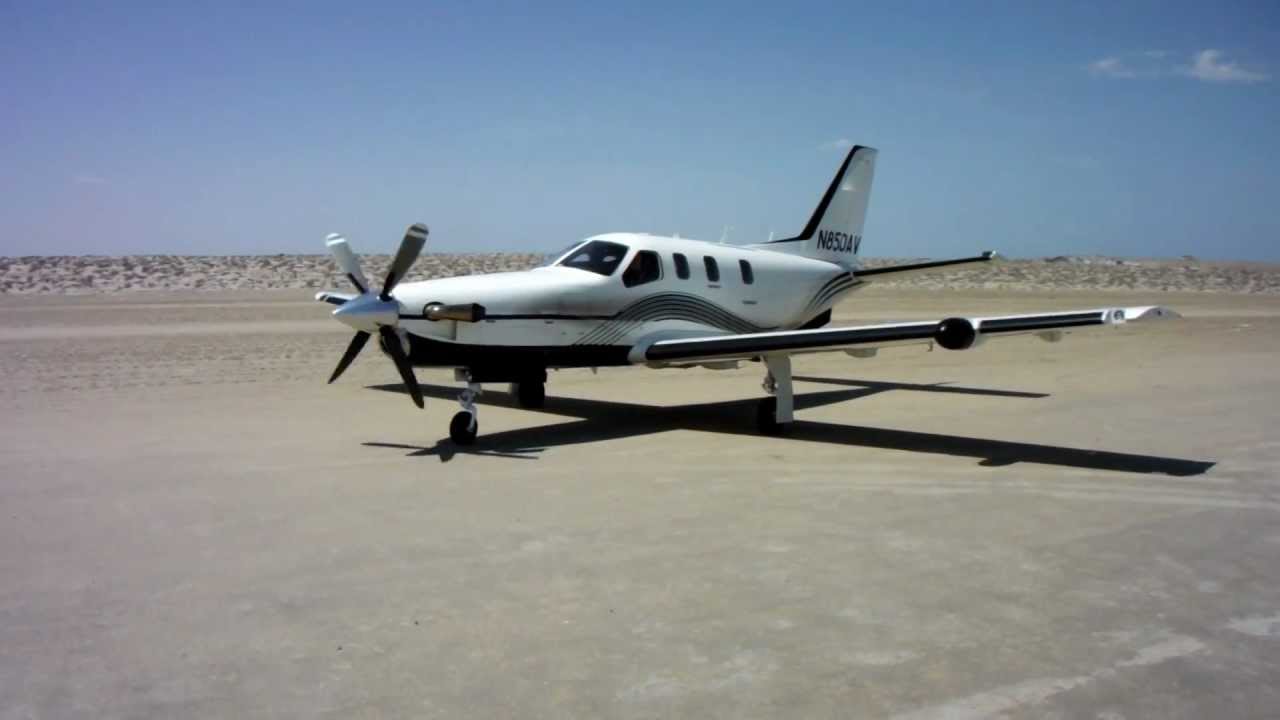 TBM 850 Turboprop engine start up.MOV - YouTube