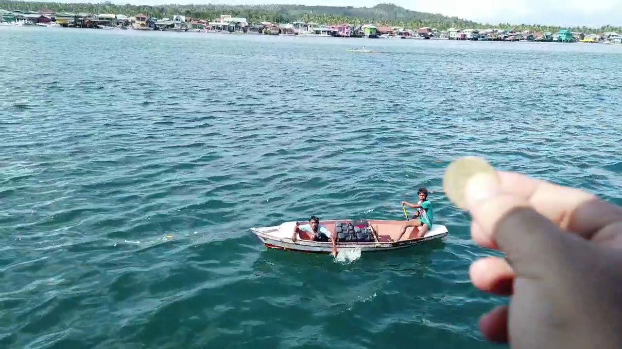 Badjao kid diving for coin in Basilan - YouTube