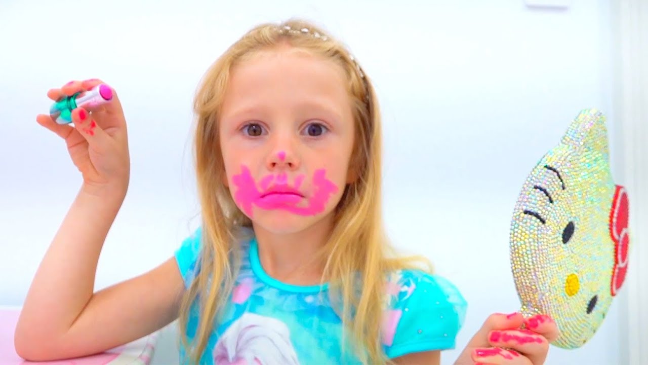 Stacy está aprendiendo a usar cosméticos para bebés. - YouTube