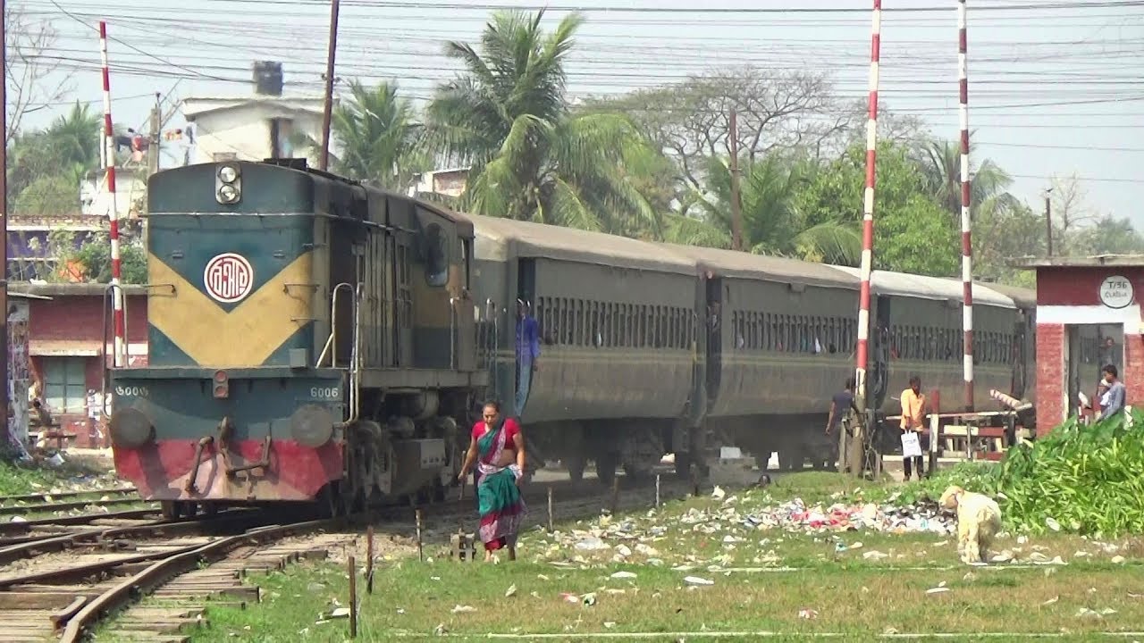 Betna Express Entering the Jessore Railway Station || BD RAIL - YouTube