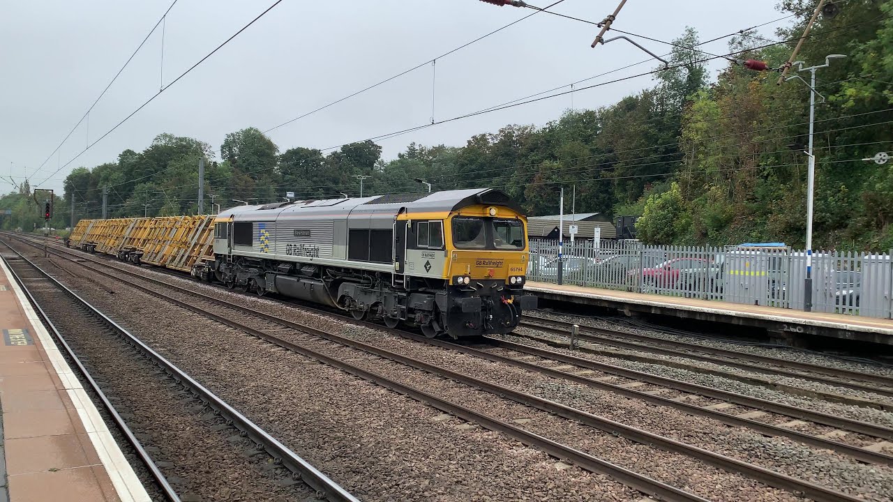 GB Railfreight class 66, 66794 (in retro BR livery) at Hitchin - 12/10 ...