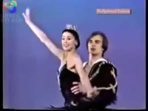 Rudolf Nureyev & Margot Fonteyn-Swan Lake - YouTube