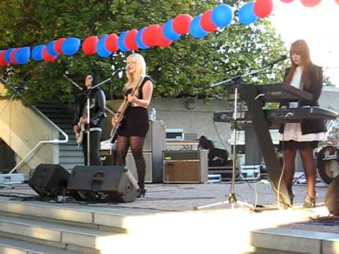 Lillix - It's About Time (Live) - YouTube
