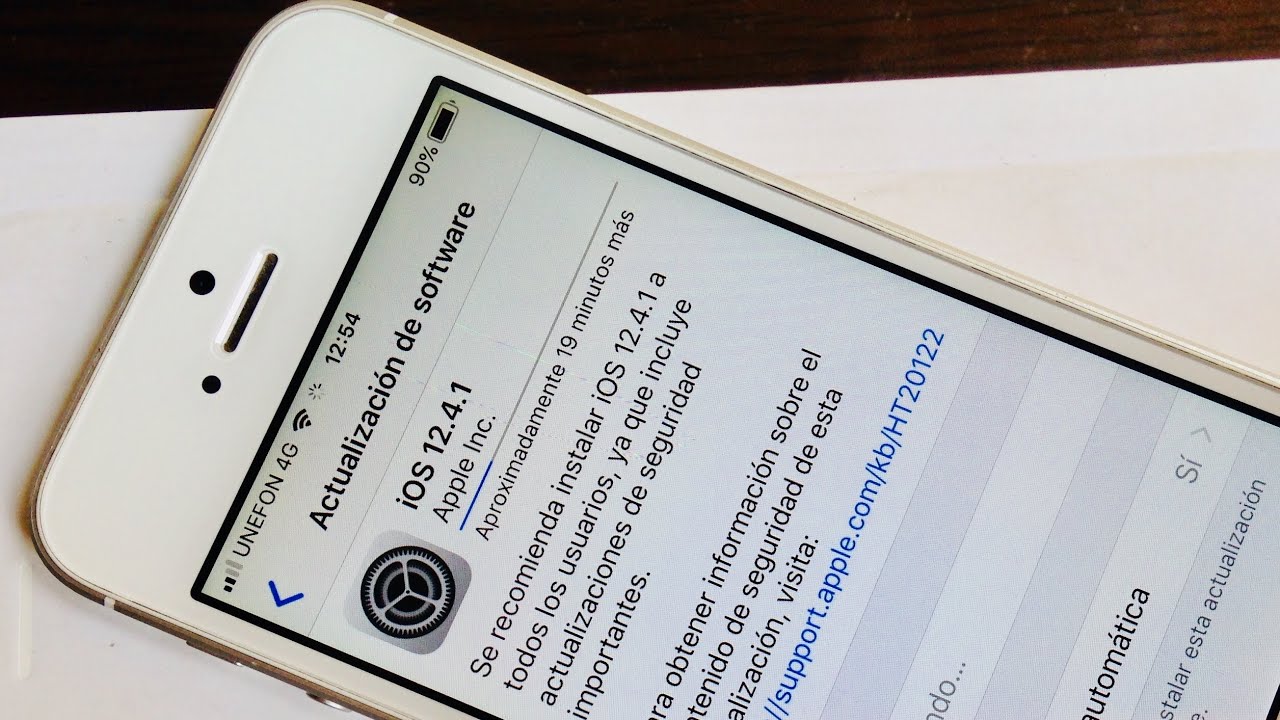 iOS 12.4.1 iPhone SE - YouTube