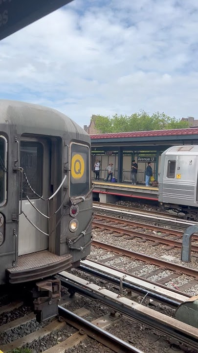 Coney Island bound R68 Q arriving at Avenue U (with Manhattan bound mixed R68/R68A Q) - YouTube