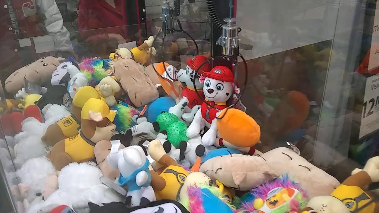 Pinnacle Claw Machine@ Walmart 5 dollar challenge(Contains strong ...