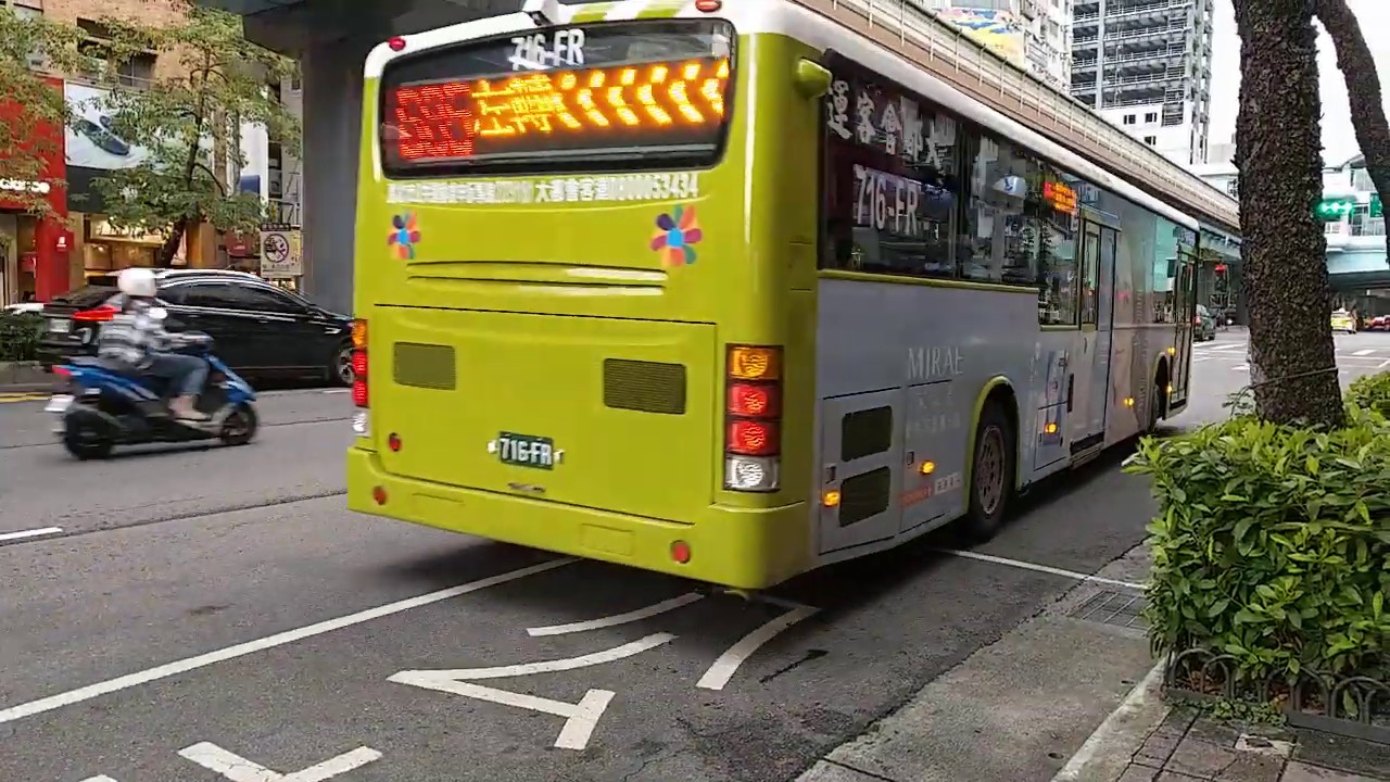 大都會客運685路公車 行駛 捷運劍潭站→捷運忠孝復興站(往麟光新村) - YouTube