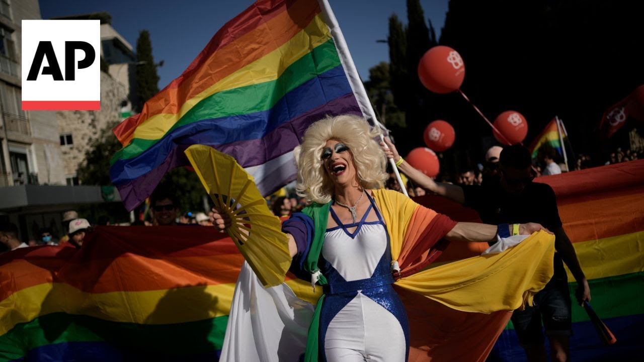 Thousands march in Jerusalem’s annual Pride Parade - YouTube