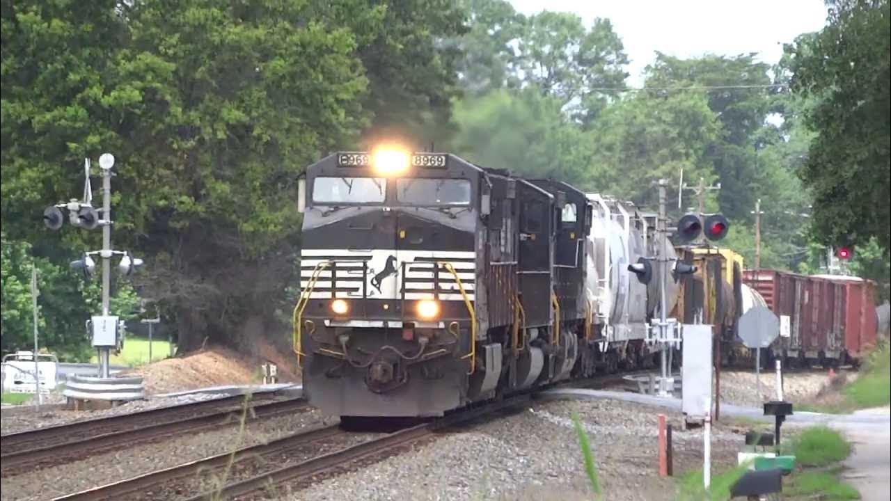 NS: mixed freight train NB @ a crossing in Wellford SC - YouTube