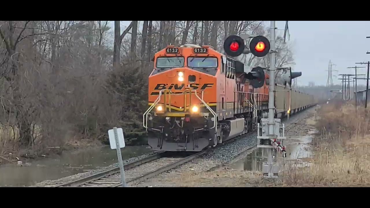 BNSF 6132 & BNSF 6092 Southbound Saginaw Empty Coal Freight - YouTube