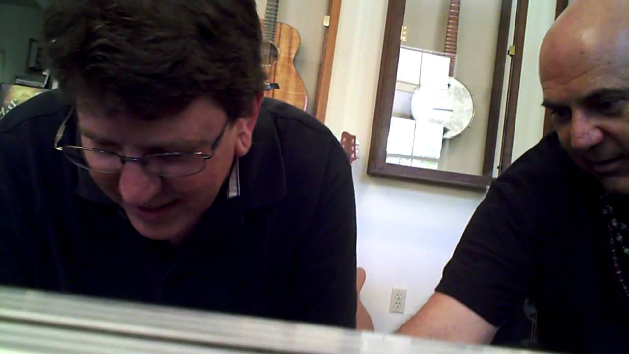 Secret Alien Guitar Seen! - YouTube