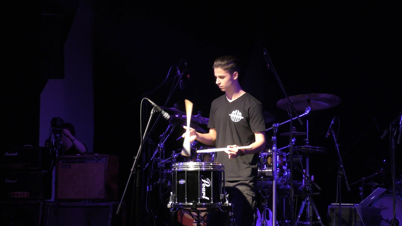 Jesse Sieff - Chopstakovich (Dobosok Farsangja 25) Hungary - YouTube