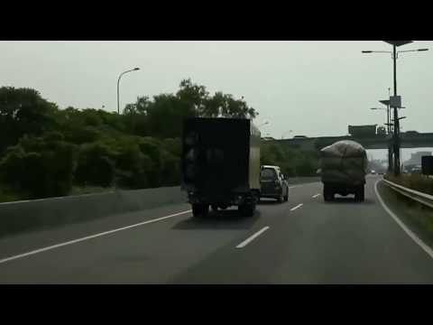 Balapan truk berujung ribut