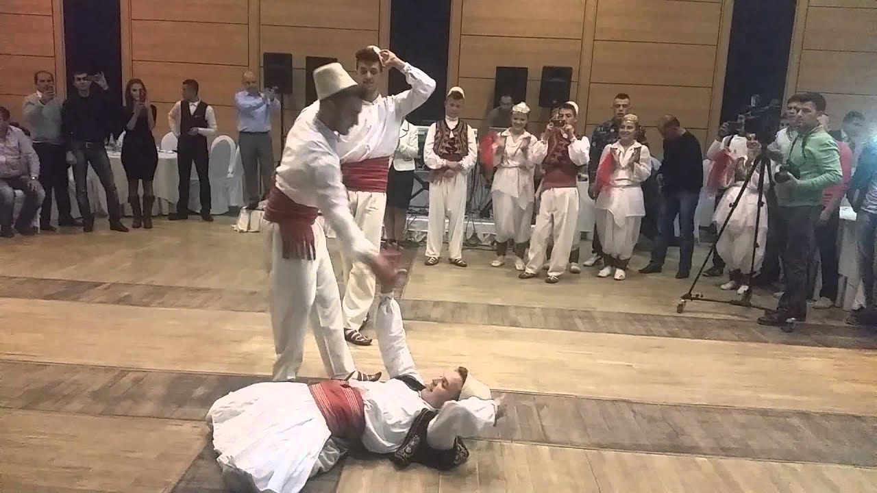 Ansambli Folklorik "Besa" Kavaje-Valle Osman Taka - YouTube