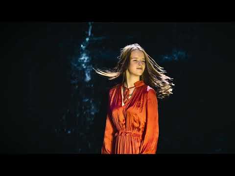 Nell Smith - Billions of People [Official Video]