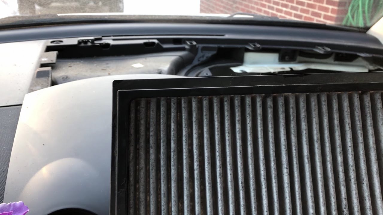Replacing the Cabin Air Filter on a VW Beetle - YouTube