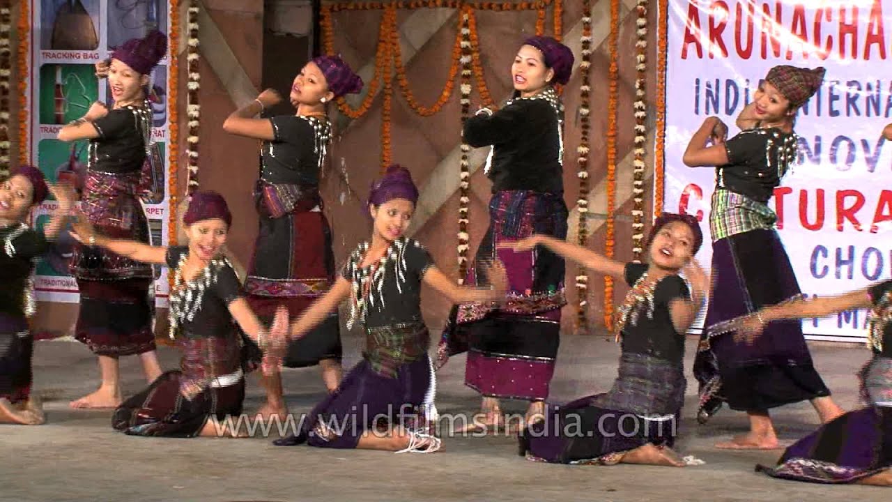 Singpho women dancers on Arunachal Day celebrations in Delhi - YouTube