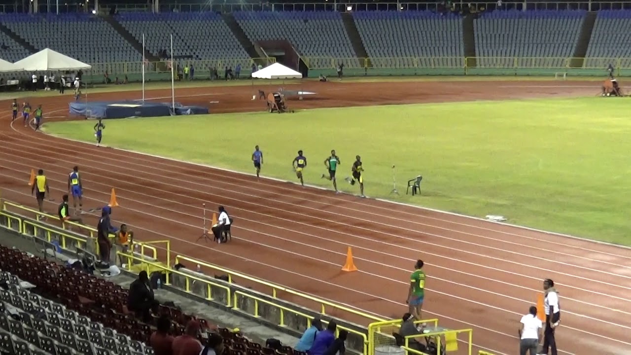 DANIEL GIBBS vs ASHTON GILL 800m Sunset meet - YouTube