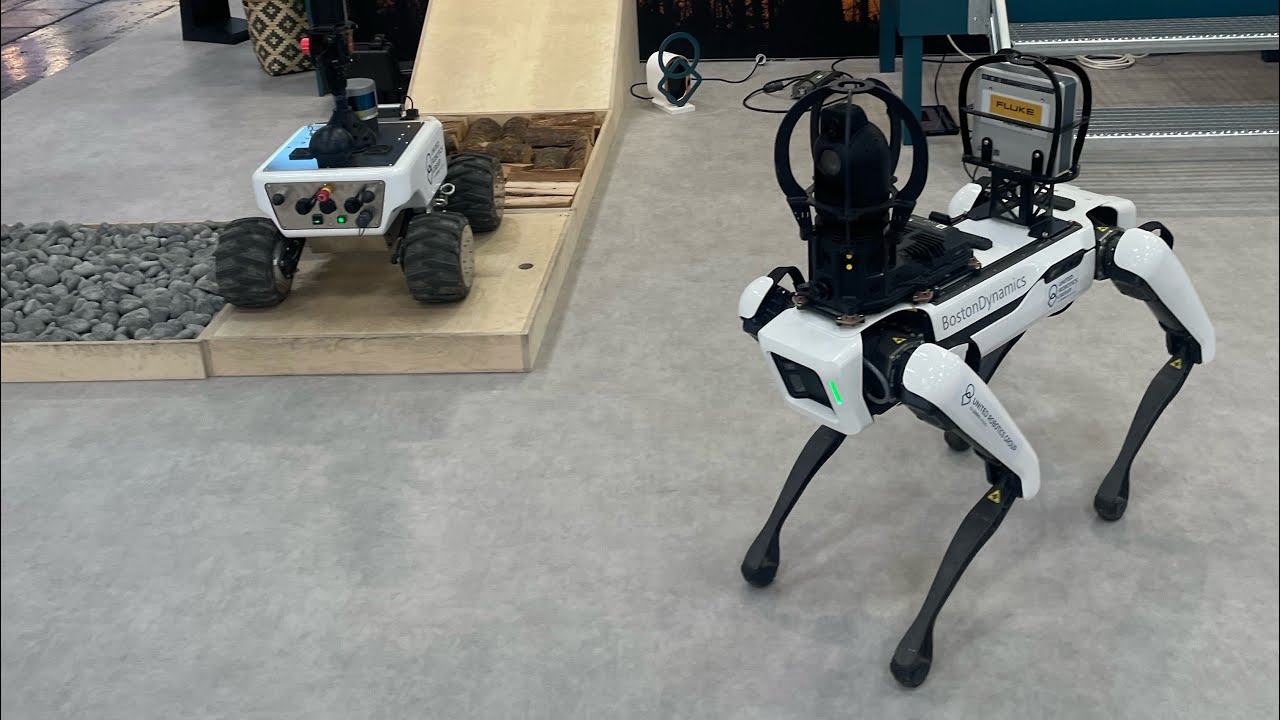 Boston Robotics _ Dog Robot_Crazy_@Automatica Munich _Dance with it - YouTube