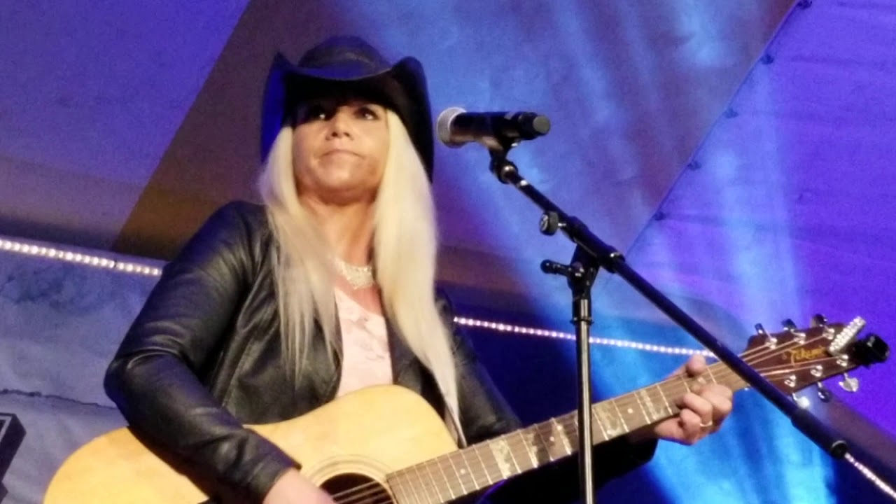 Pamela Rooney au Festival du Camping La Détente 2019. - YouTube