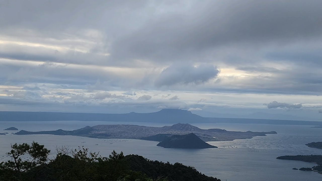Waiting for Sunrise view of the Taal Volcano in Taal Vista Hotel ...
