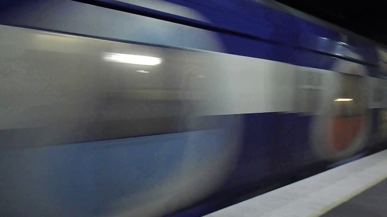 Un Transilien ligne P lancé à pleine vitesse - YouTube