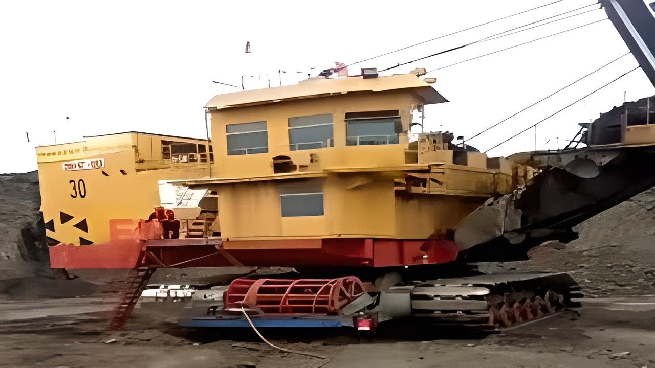 Biggest EMCO mining excavator Biggest Truck in the World Belaz - YouTube