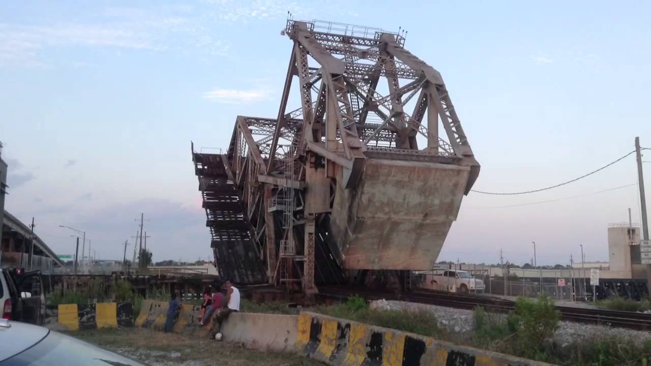 Amtrak Bridge Lowering Down - YouTube