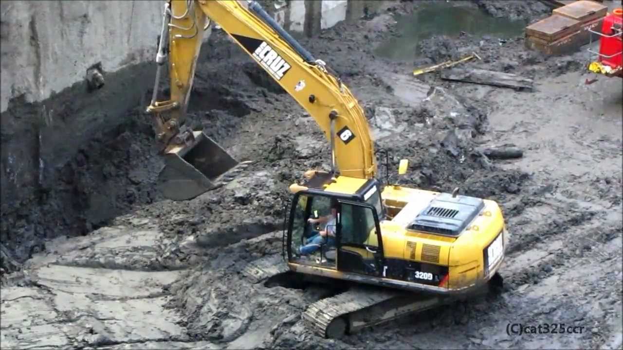 Cat 320DL moving wet mud - YouTube