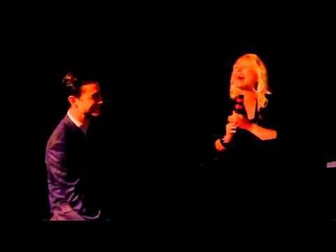 Joseph Gordon-Levitt Q&A (5) - About kissing Scarlett Johansson and Julianne Moore