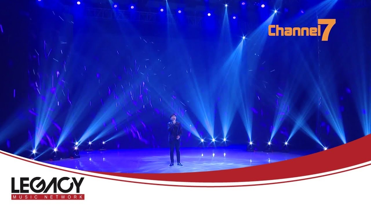 Key Lashi - Holding Me Back (Live) - YouTube