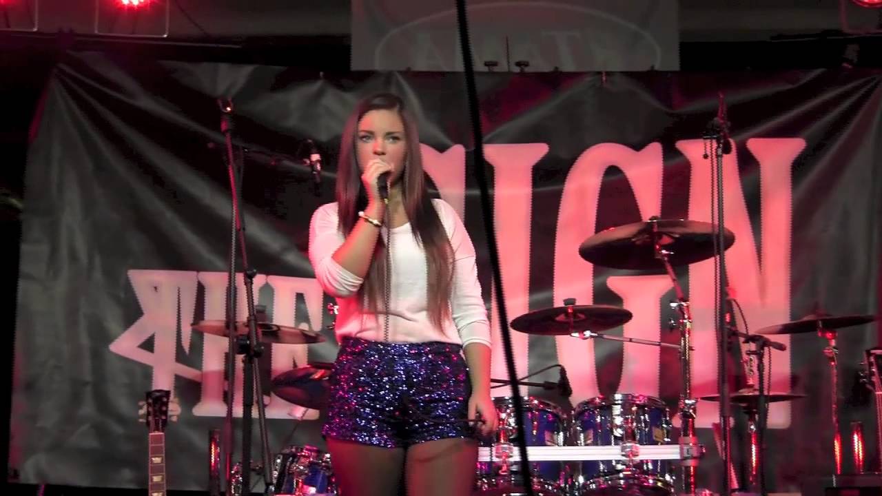 Lisa Wigen Føynum synger oss Rebelmusic AS - YouTube