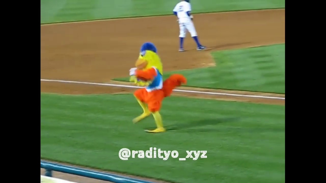 Chicken vs Barney Dance Battle - YouTube