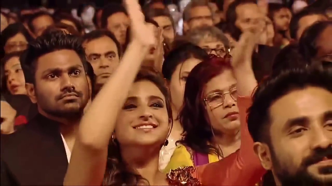 Deepika Padukone fast live dance performances - YouTube