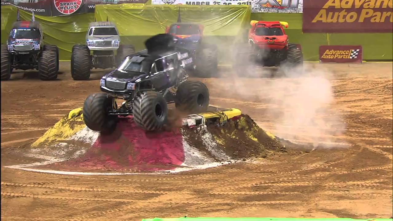 Monster Jam - Mohawk Warrior Monster Truck - St. Louis 2011 - YouTube