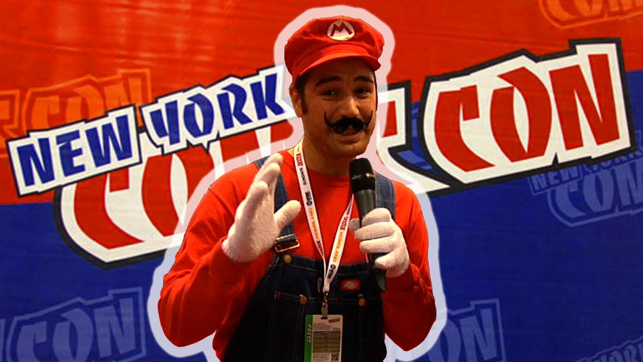 Super Mario Invades Comic Con! - YouTube